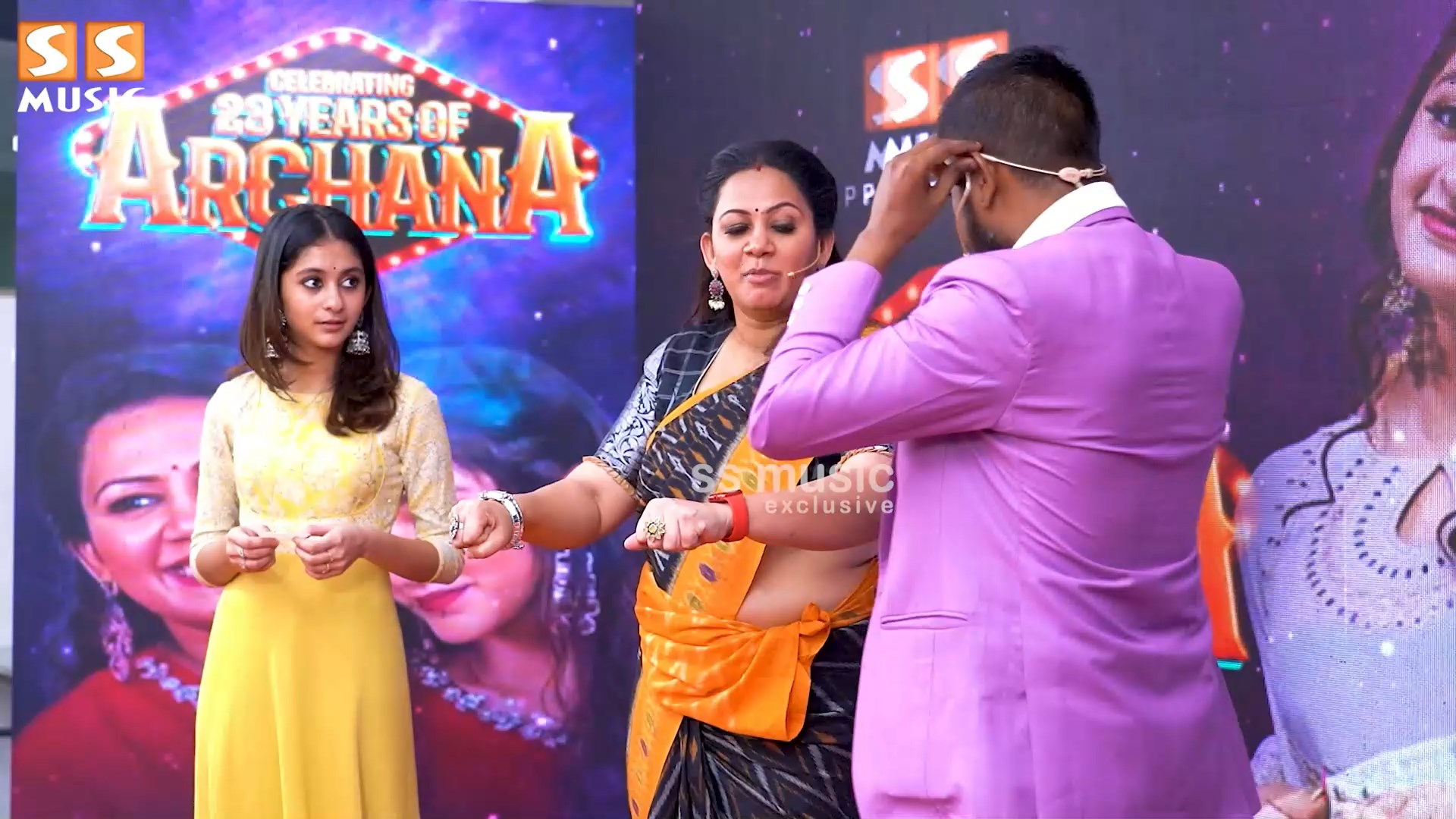 Vj Archana Hot Boobs,ass ,tummy in saree mp4 snapshot 01 26 400 — Postimages