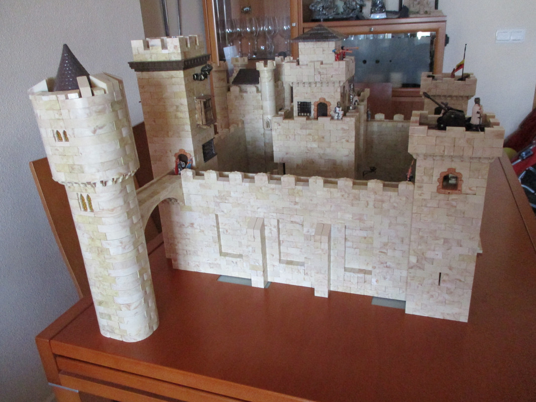 Castillo de Ardor Fachada lateral derecha 01 — Postimages