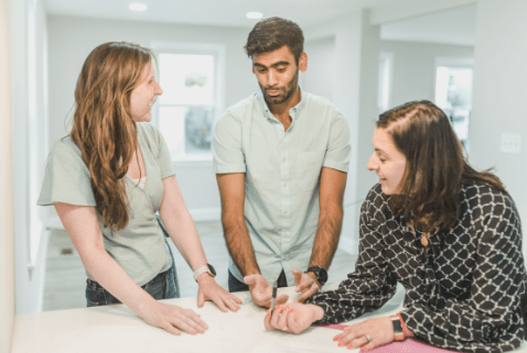 The Benefits of Working with Professional Real Estate Agent | FazWaz