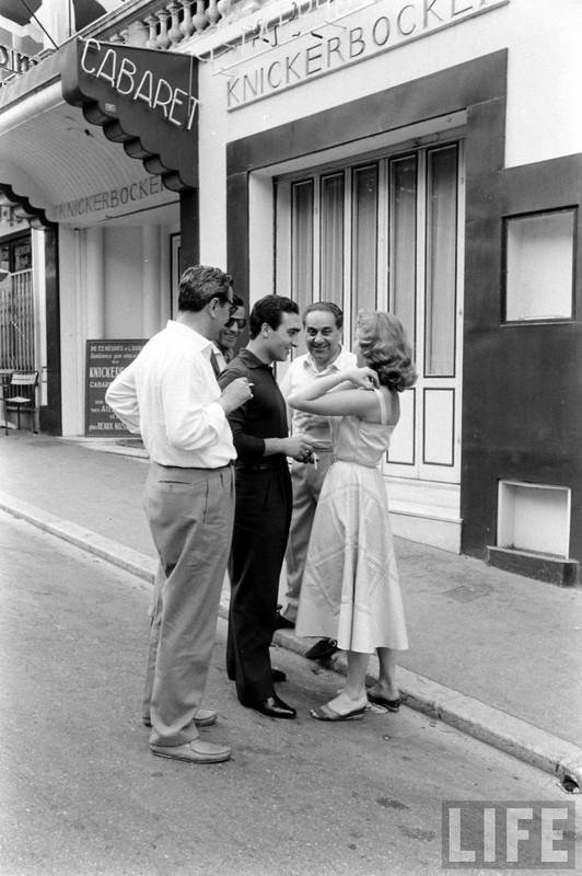 vintage gridgirls6369 Castellotti Monaco 1956 — Postimages