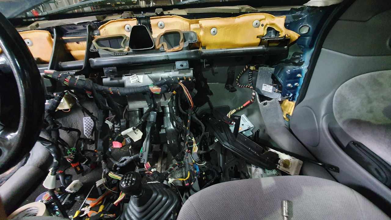 20230806 152210 saab interieur — Postimages