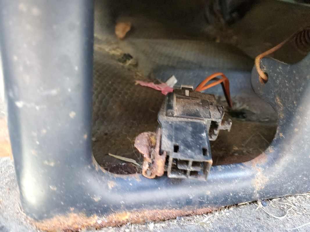 Just purchased a '98 GMC K1500, wondering what these two connectors in ...