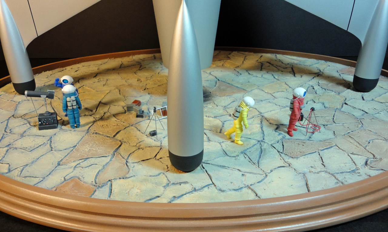 Masterpiece Models 1/48 Scale Luna Spaceship Diorama From the Movie ...