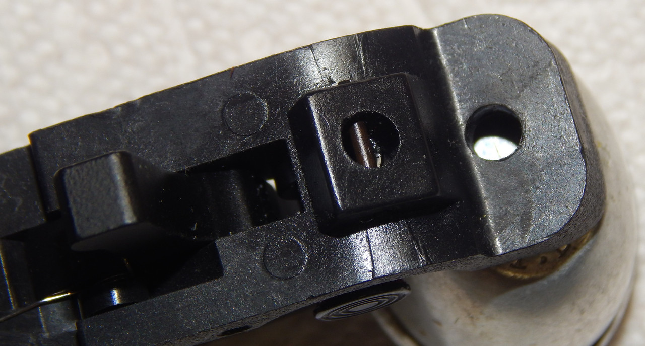 Safety Spring recess w pin — Postimages