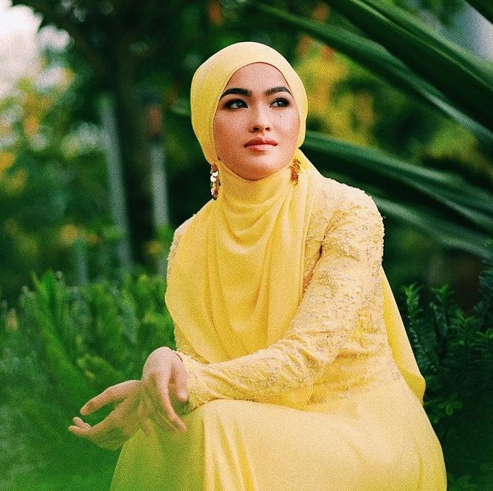 (FOTO) Lama Berdiam Diri, Elfira Loy Akhirnya Mengaku Sudah Bertunang (FOTO) Lama Berdiam Diri, Elfira Loy Akhirnya Mengaku Sudah Bertunang