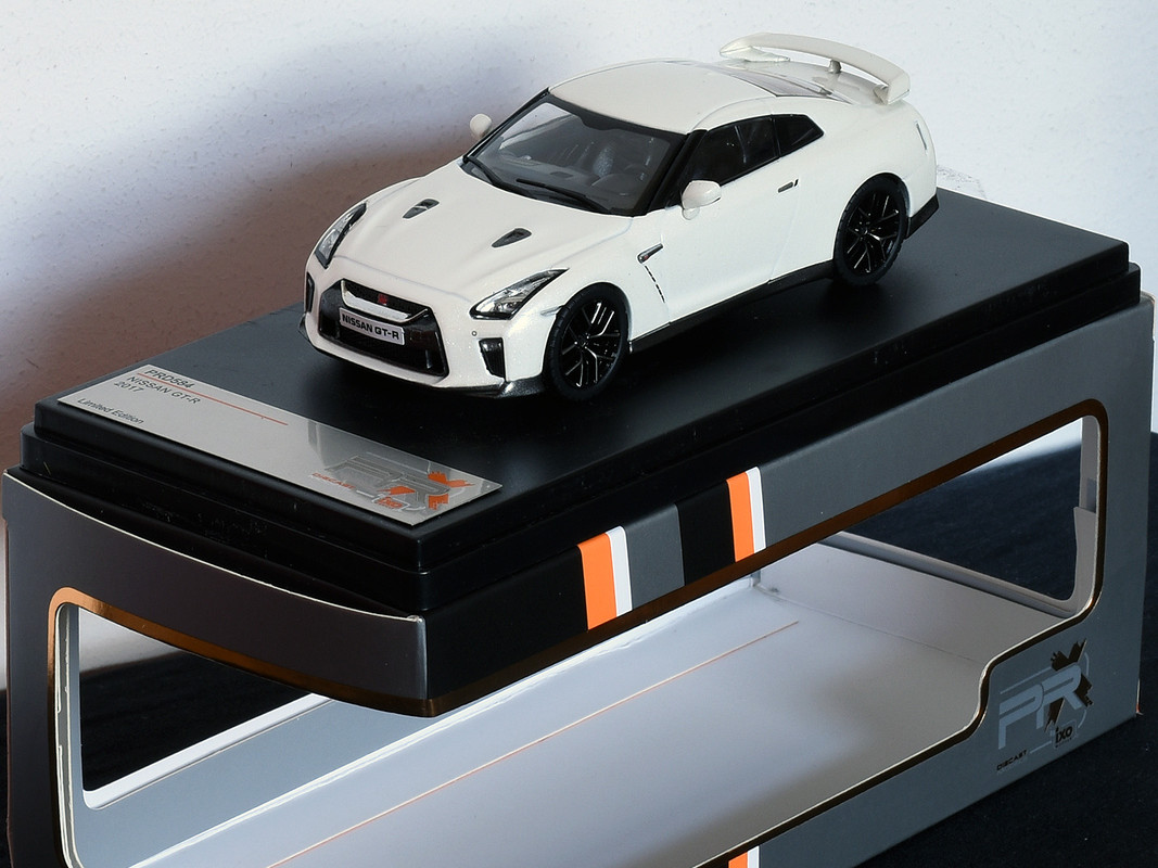 Nissan GT R ( R35) Facelift 2017 pearl white ( Premium X) 01 — Postimages