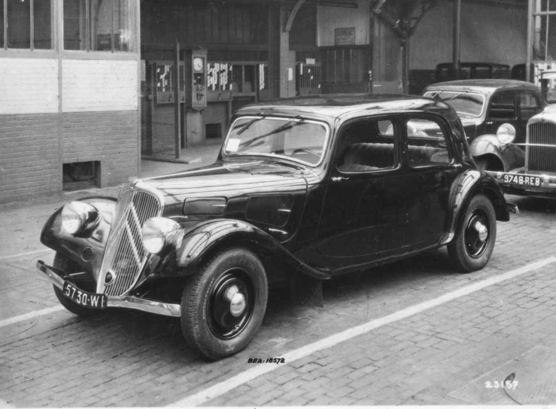 Traction 7 C 1934 BEA 18 572 — Postimages