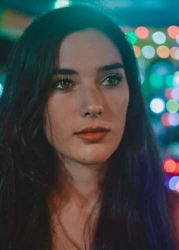 Classify Italian Girl Actress