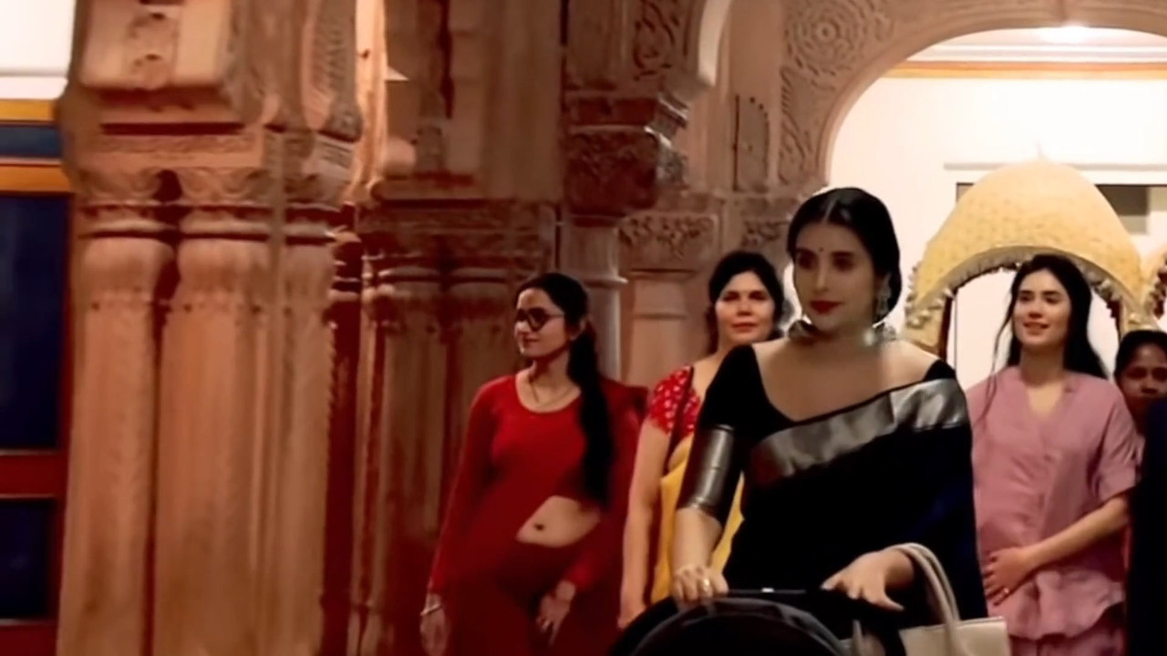 Cute Girl open Big deep Wide Navel in red saree mkv snapshot 00 05 484 ...