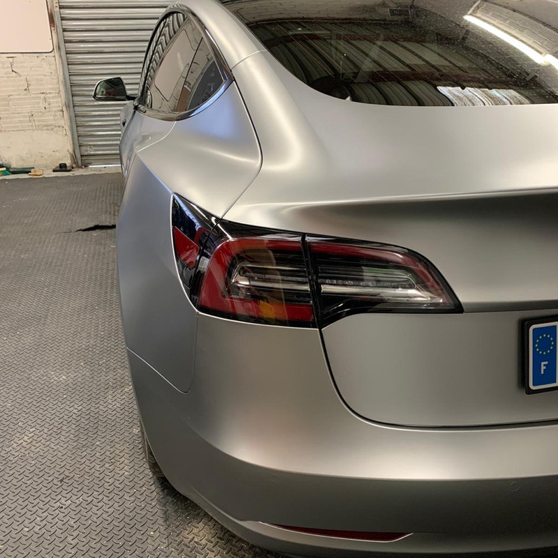 Tesla Model 3 Gris Clair Satiné Wrap 2 — Postimages