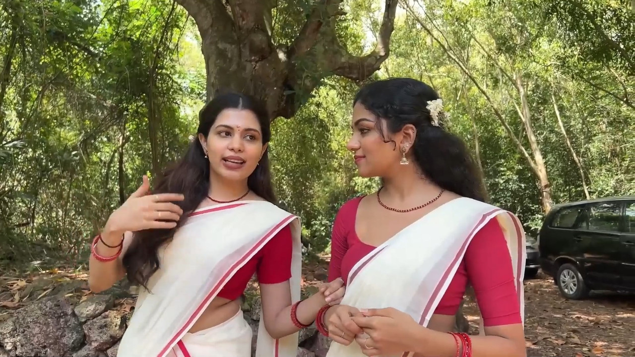Sindhu Krishna, Ahana, Ishani, Ozy Combo Navel show in Kerala Saree mp4 snapshot 01 03 469 ...