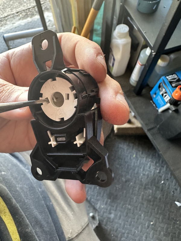 1 ADE20 DD 77 CA 4481 A236 D74 C5 F53 E570 — Postimages