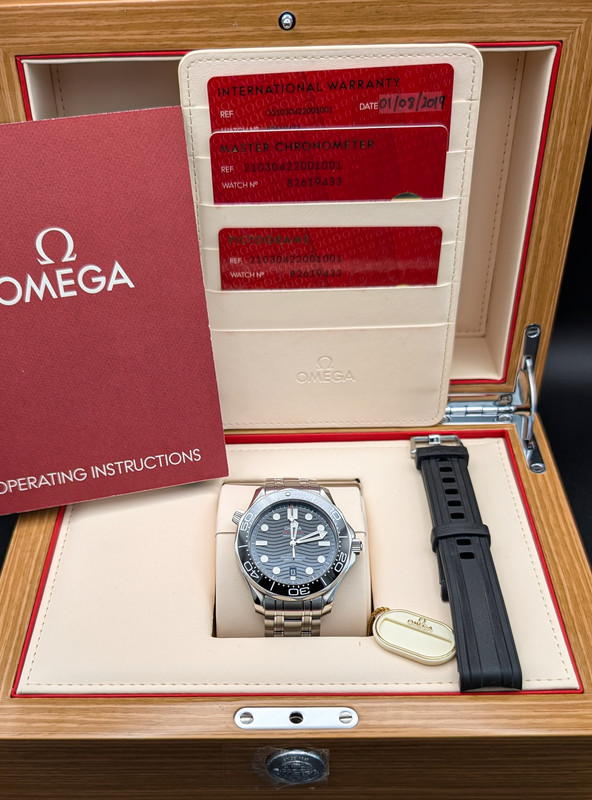 Omega SMP 300 Black — Postimages