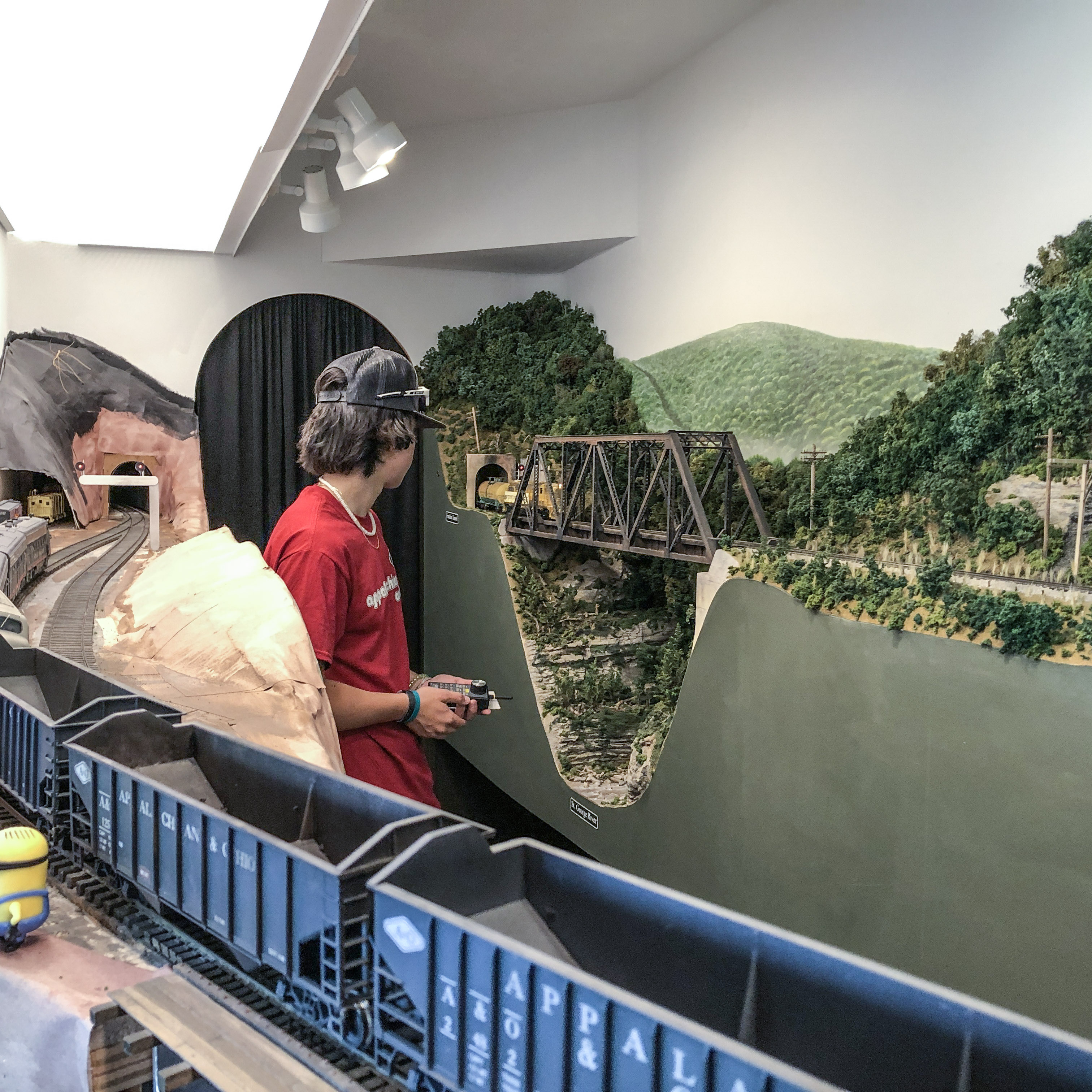 Levi runs a demo train southbound from the tunnel exiting Linnwood — Postimages