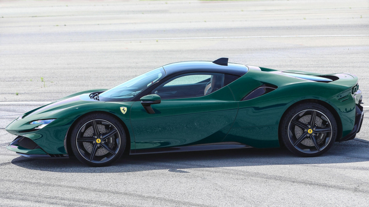 green car — Postimages