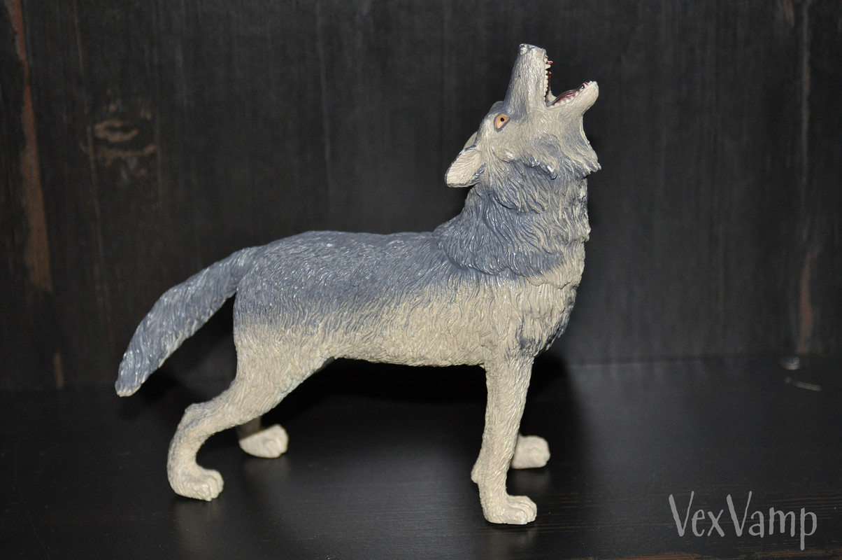 Toy Major 2002 Howling Wolf Walkaround