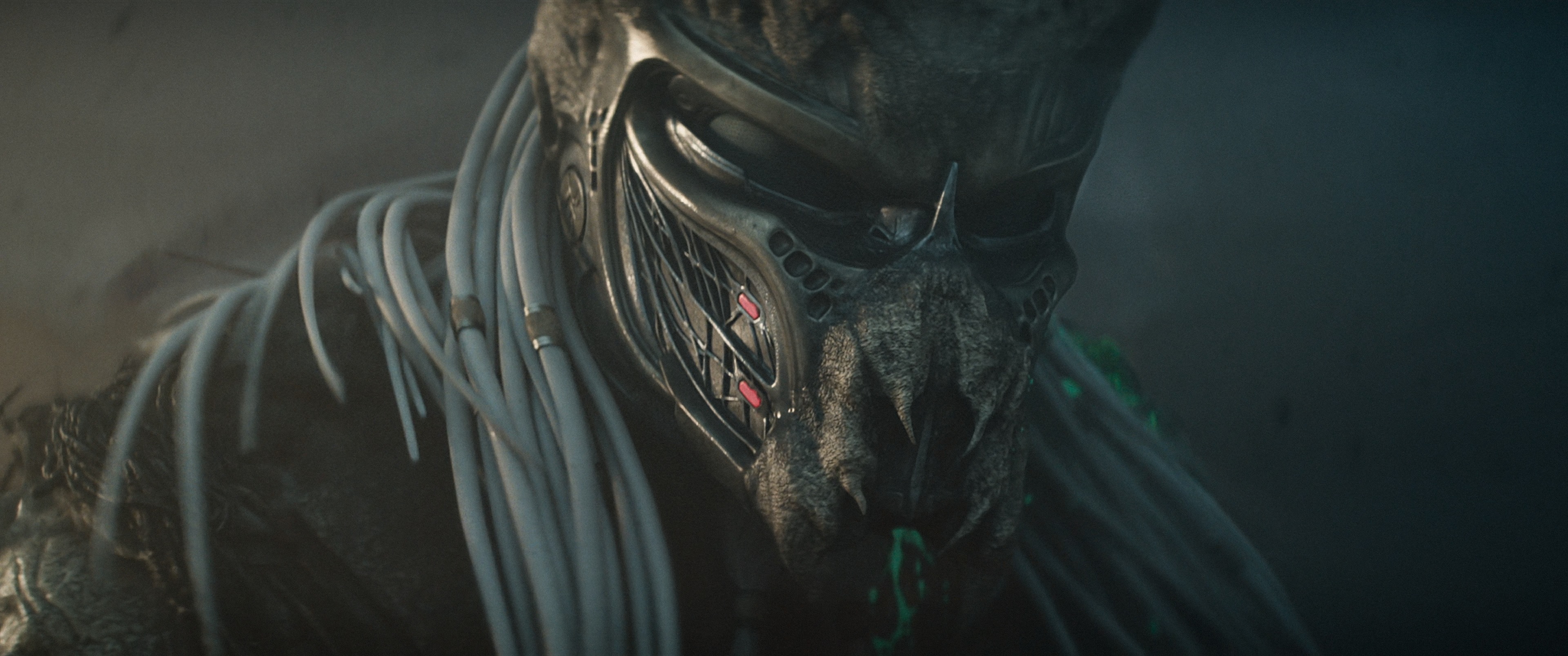 Final Predator: Badlands Trailer Reveals Dek Fighting New Alien ...