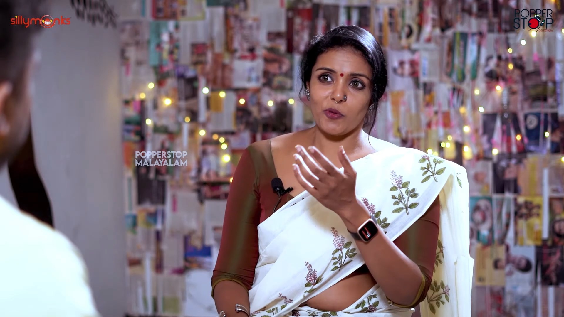 Sandhya Mohan Navel shile on interview mp4 snapshot 00 49 677 — Postimages