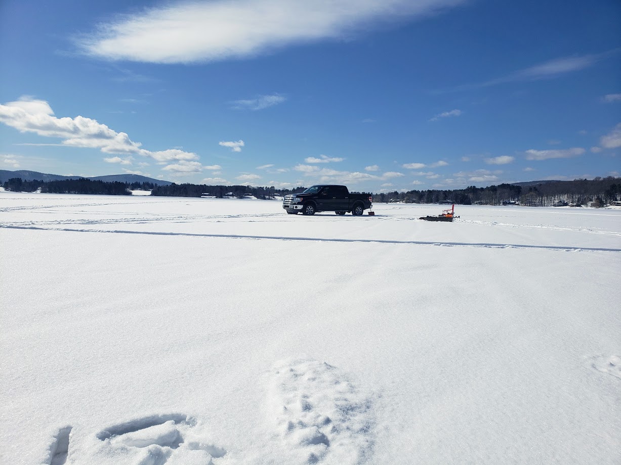 Truck on ice — Postimages