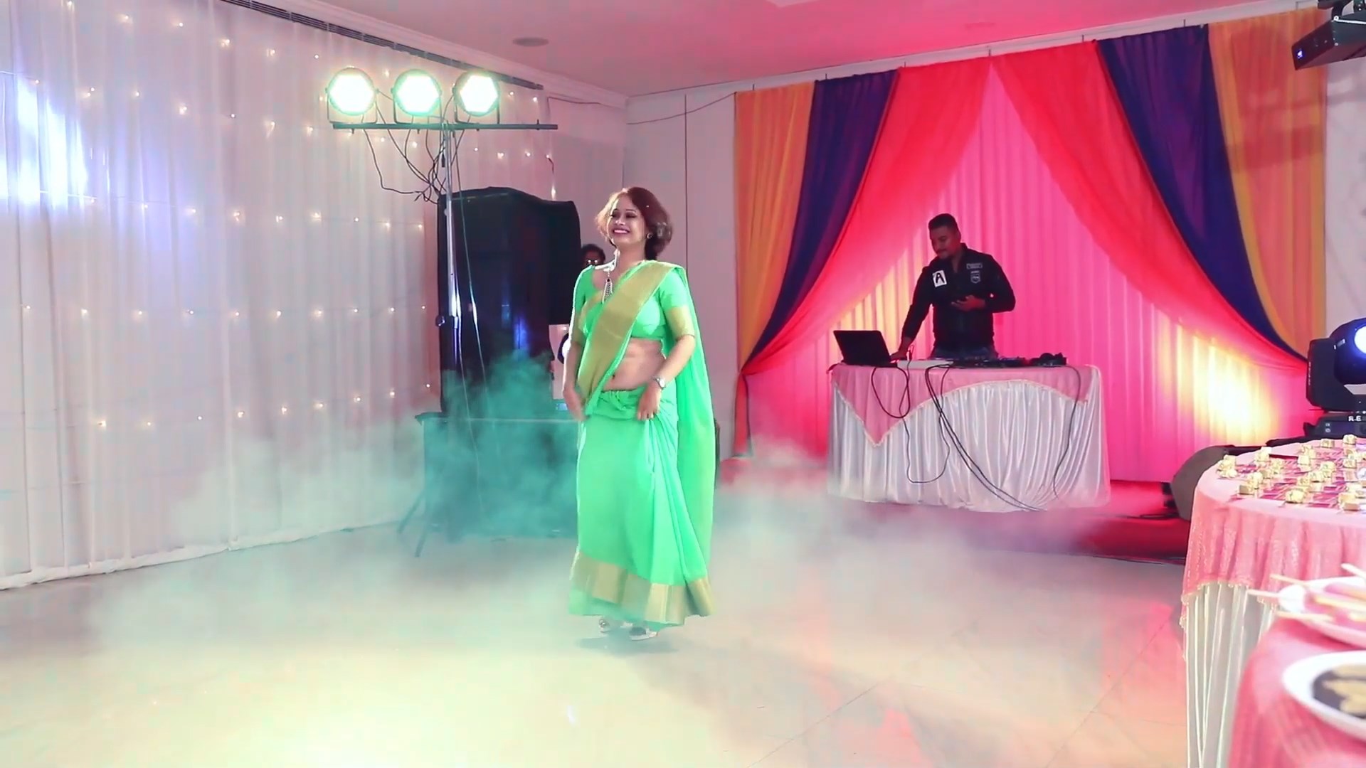 Hot Sexy Nepali Aunty Open Navel Show Dance In Green Saree Mp4 Snapshot