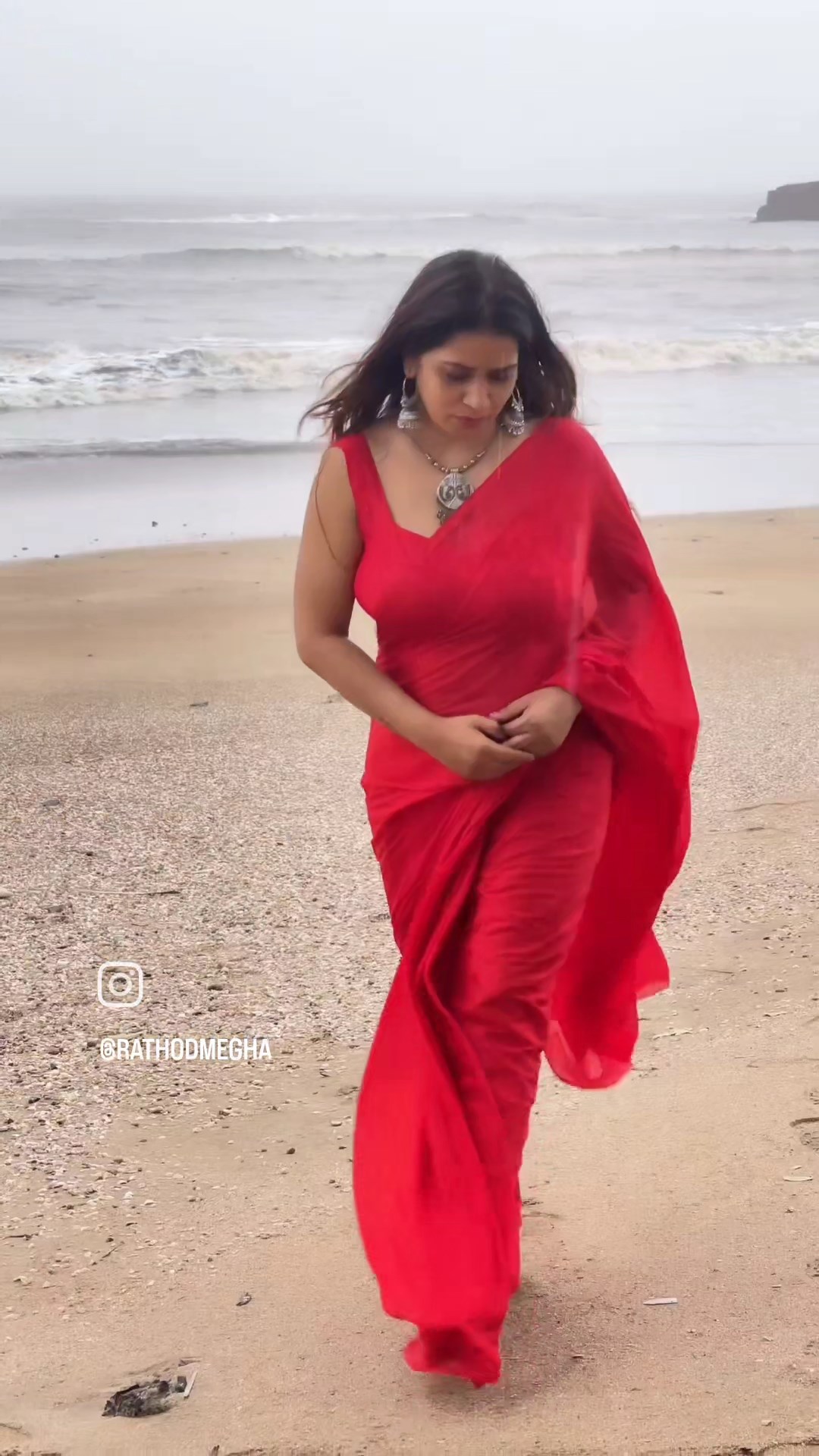 hot lady in red sareee mp4 snapshot 00 12 532 — Postimages