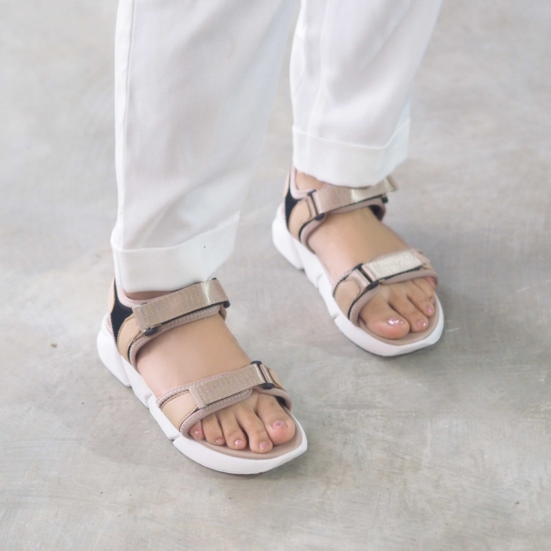 EDIT P4214579 SE YOUNG BEIGE — Postimages