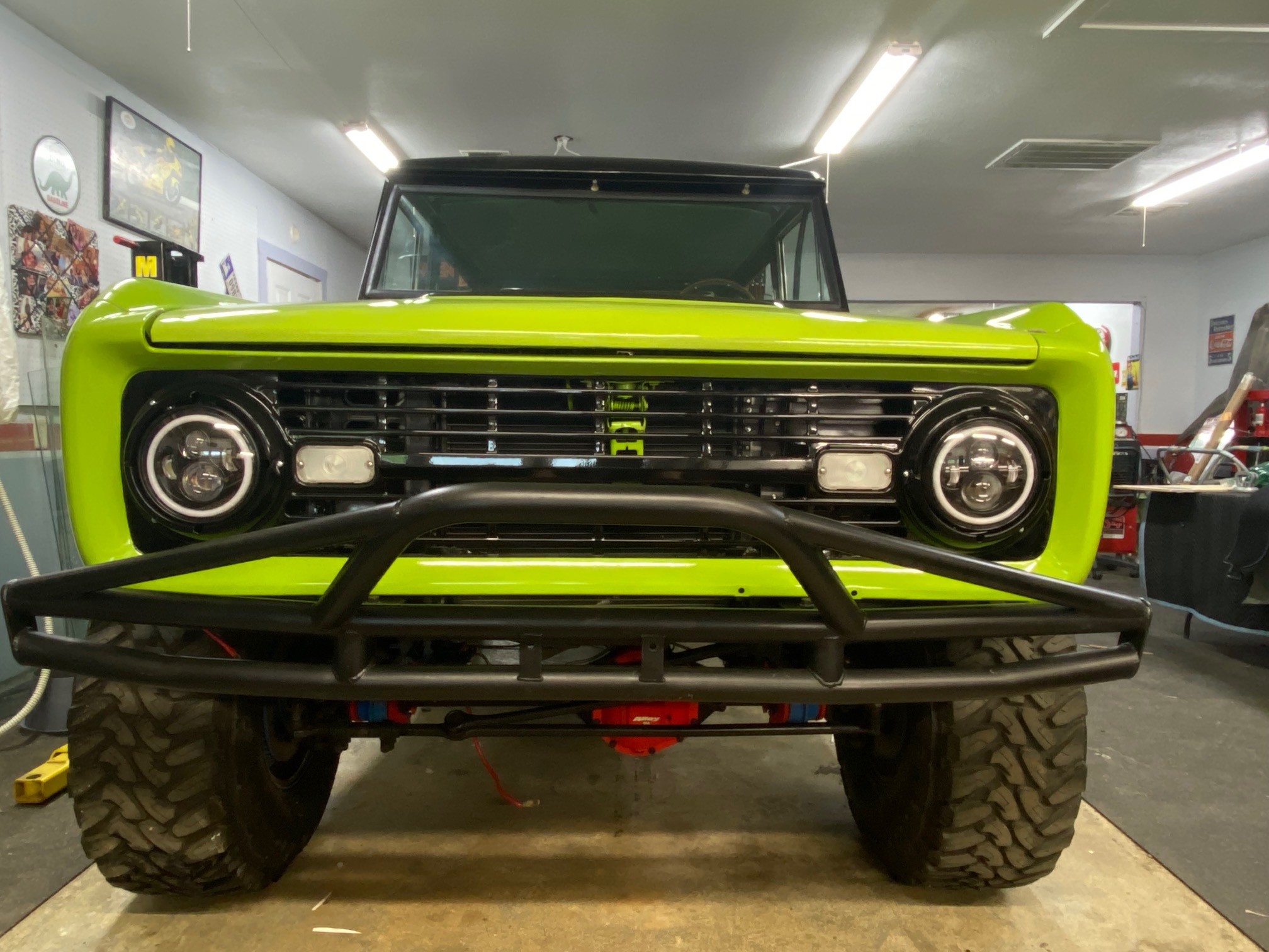 Bronco front bumperd — Postimages