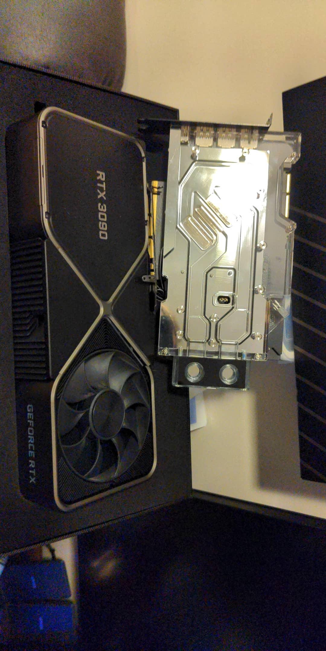 Houston! Are we going to have a problem? (GPU touching reservoir slightly) : r/watercooling
