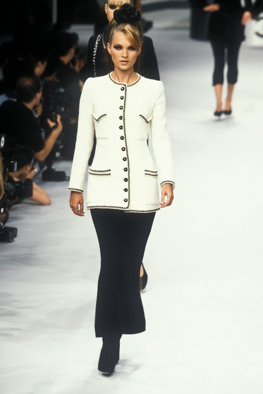 Fashion Classic: CHANEL Haute Couture Fall/Winter 1995 | Lipstick Alley