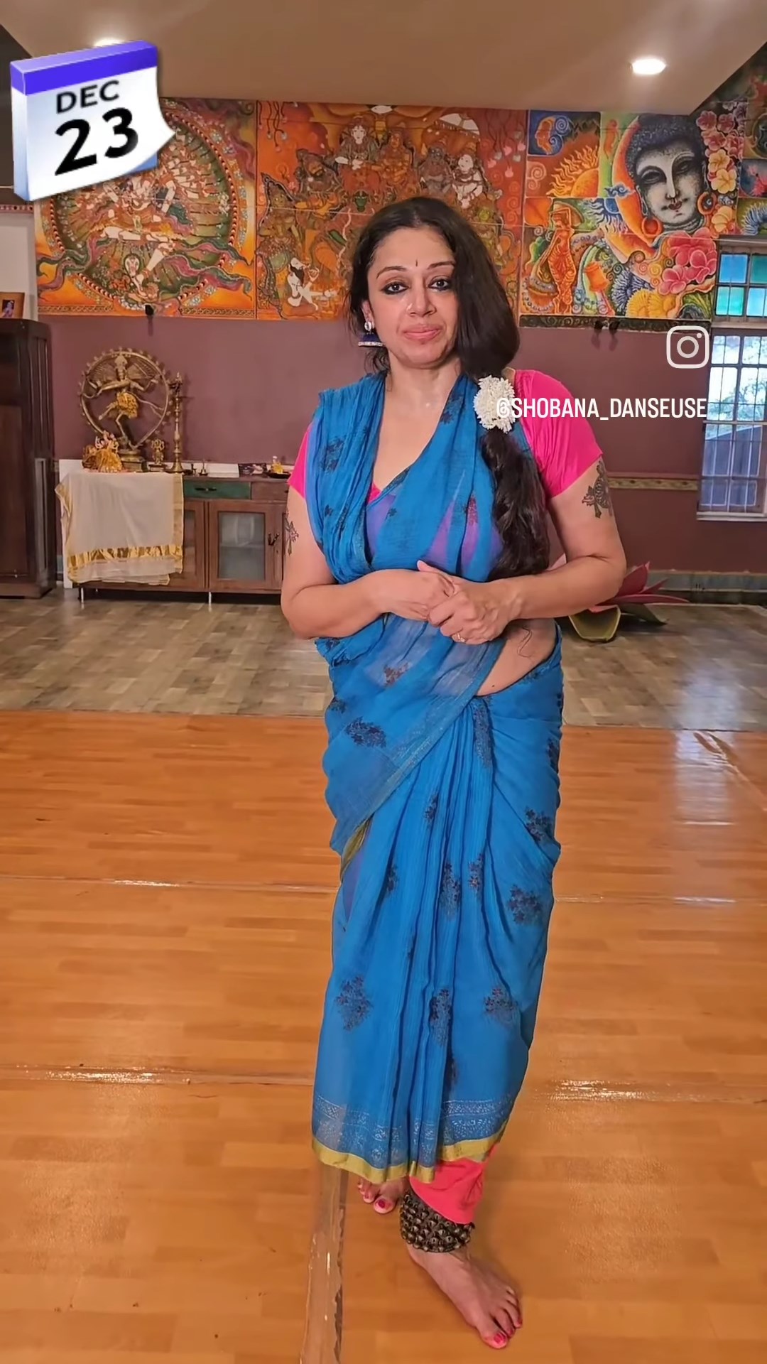 Navel Queen Shobana Sexy big Deep Navel through Saree mp4 snapshot 01 19 435 — Postimages