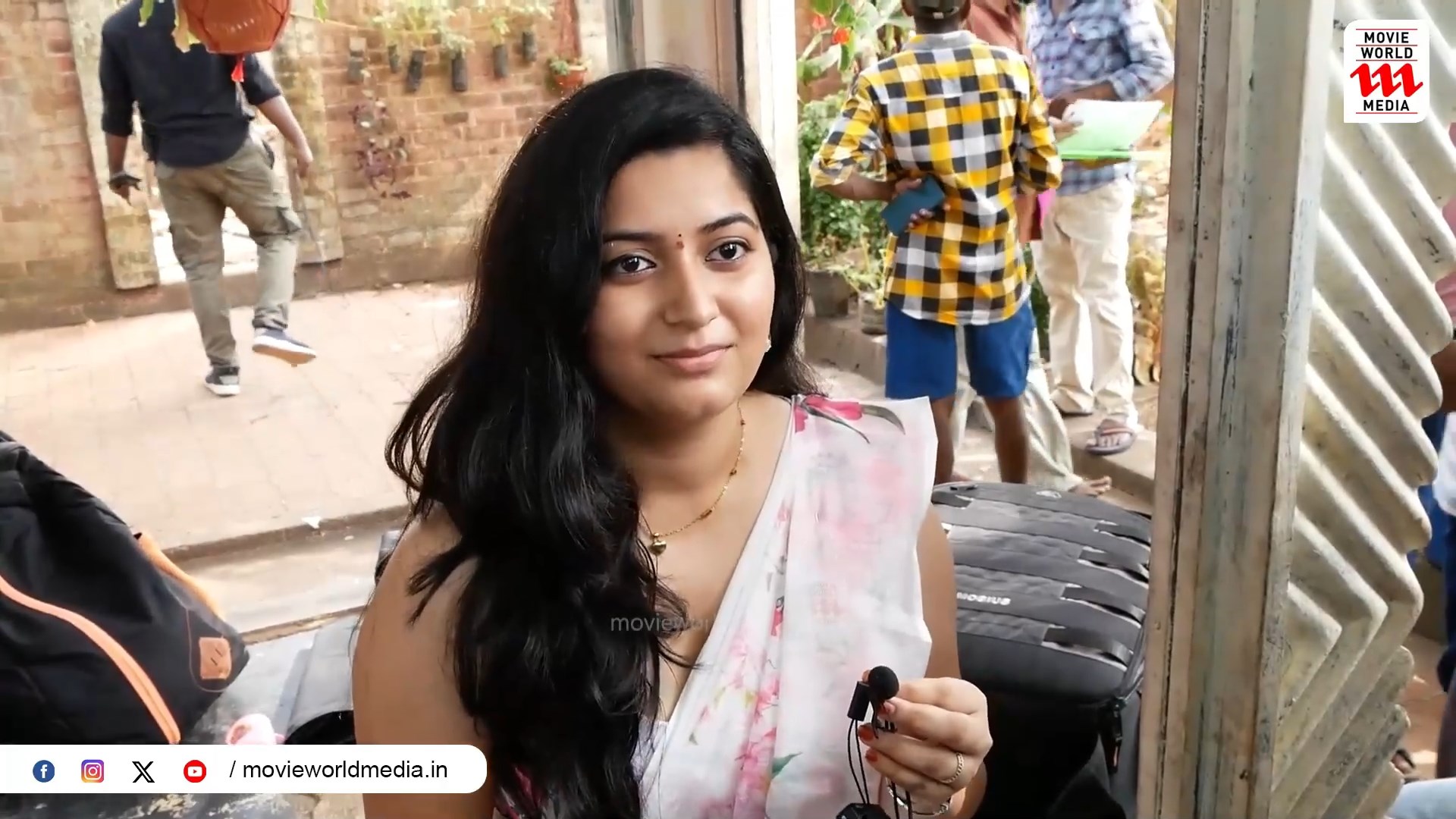 Ksudha Wide Tummy and Big Deep Open Navel Hole , Anna Rajan Huge Tight ...