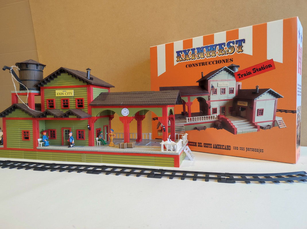 Caja Train Station 11 — Postimages