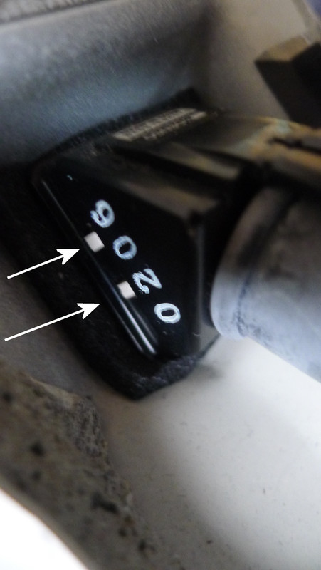 Close up of tiny clips — Postimages