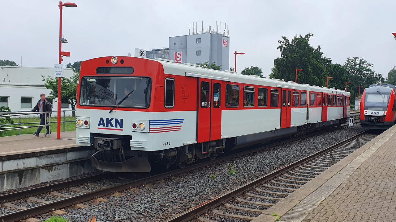 Drehscheibe Online Foren :: 03/02 - Bild-Sichtungen :: Comeback der AKN VTA auf der A3 / AKN ...