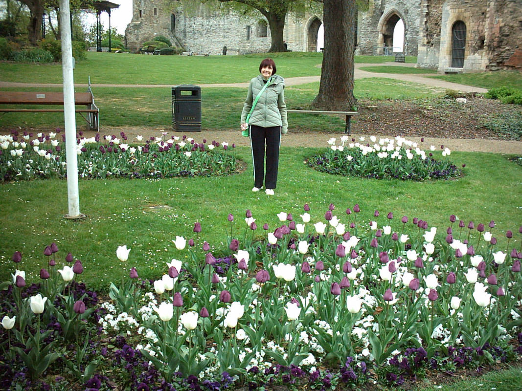 Newark castle garden 19 04 25 (2) — Postimages