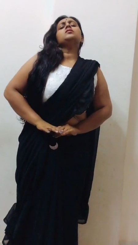 Hot anupama big deep navel in black saree mp4 snapshot 00 01 037 ...