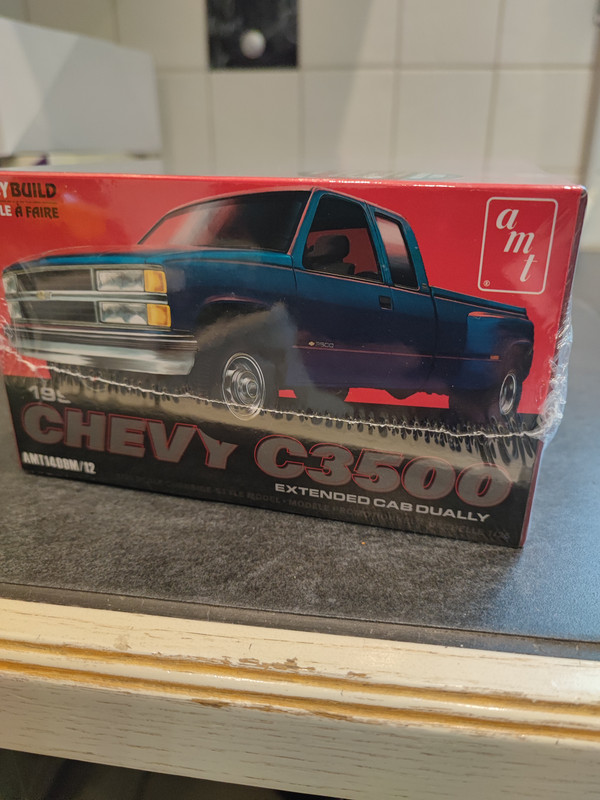 Chevy C3500 extended cab dually 1997 racers wedge de chez amt au 1/25 ...