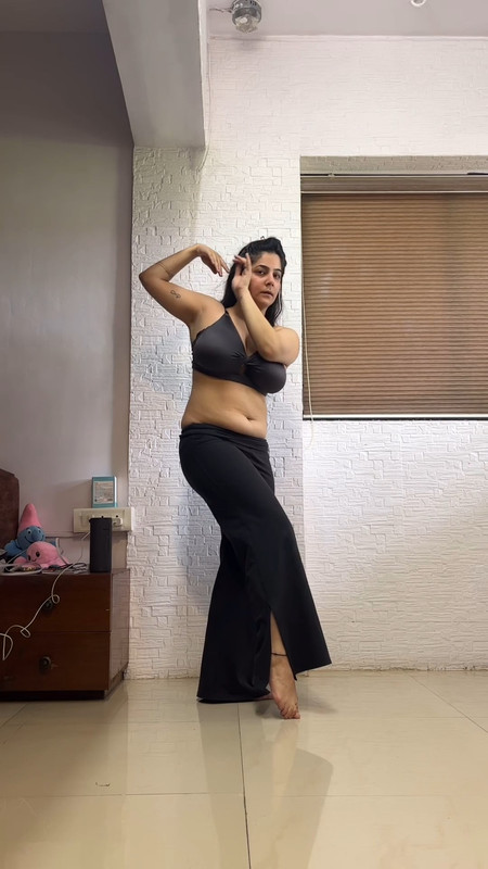desi belly dancer big tits and navel in black bra and bottom mp4 snapshot 00 05 456 — Postimages