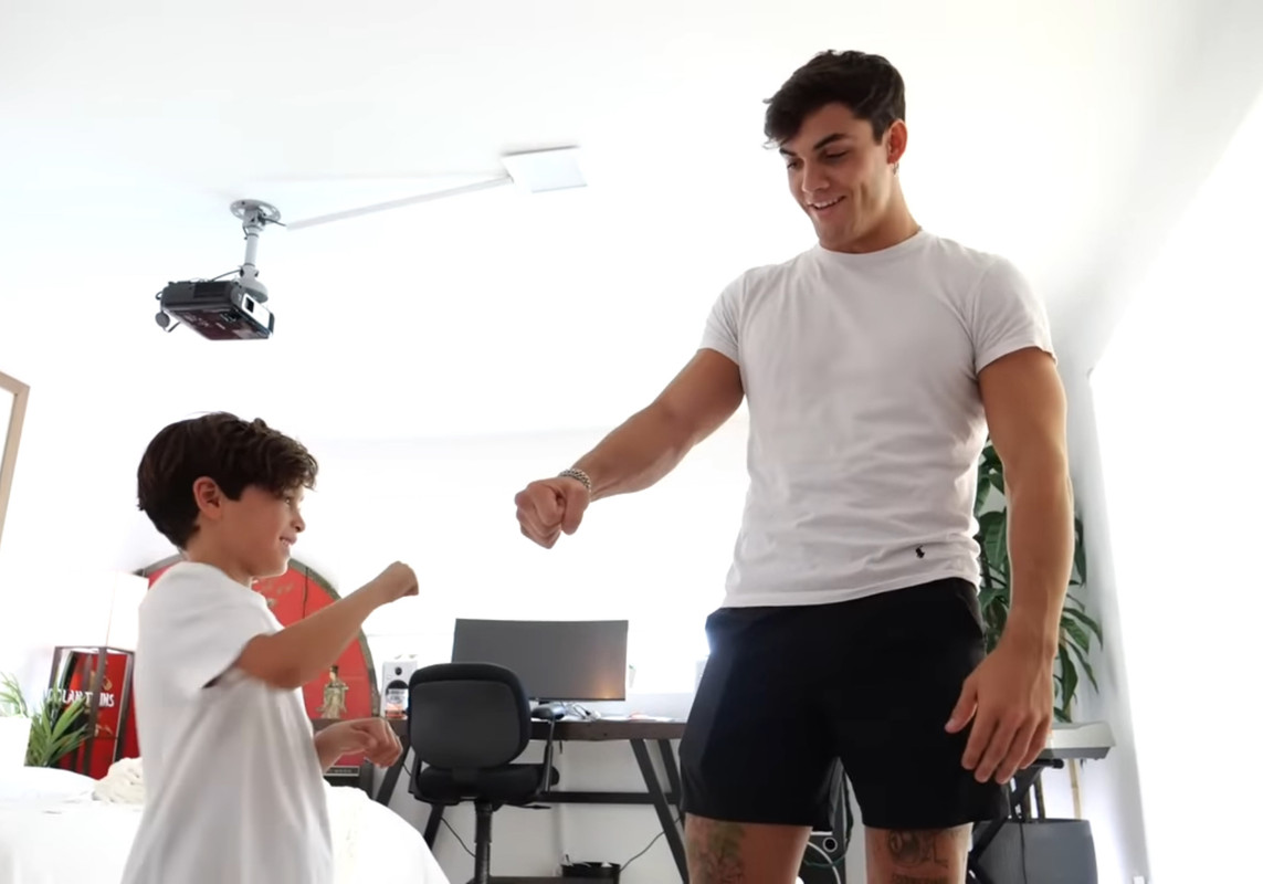 Pervy College Bully - Ped0Grayson94 - Original Work [Archive of Our Own]