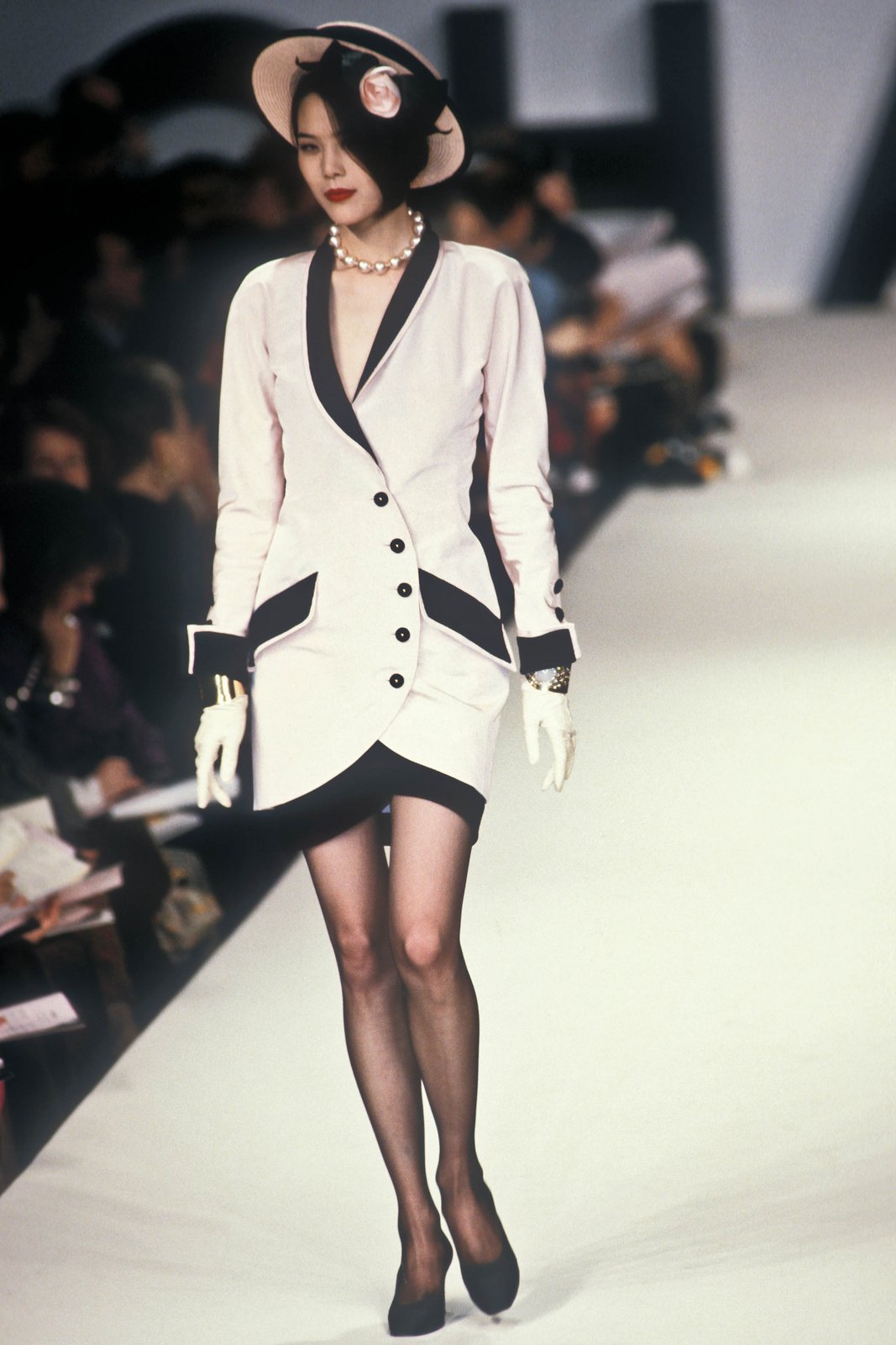 Fashion Classic: CHANEL Haute Couture Spring/Summer 1990 | Lipstick Alley
