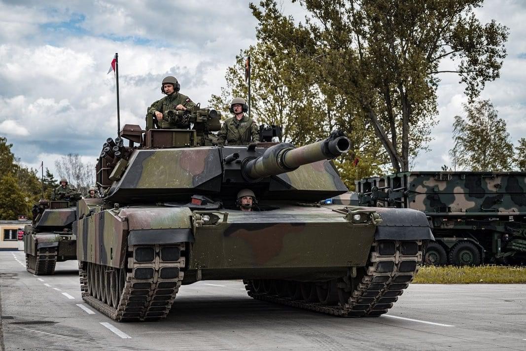Polish tankers show off their new ex-USMC m1a1 tanks > General ...