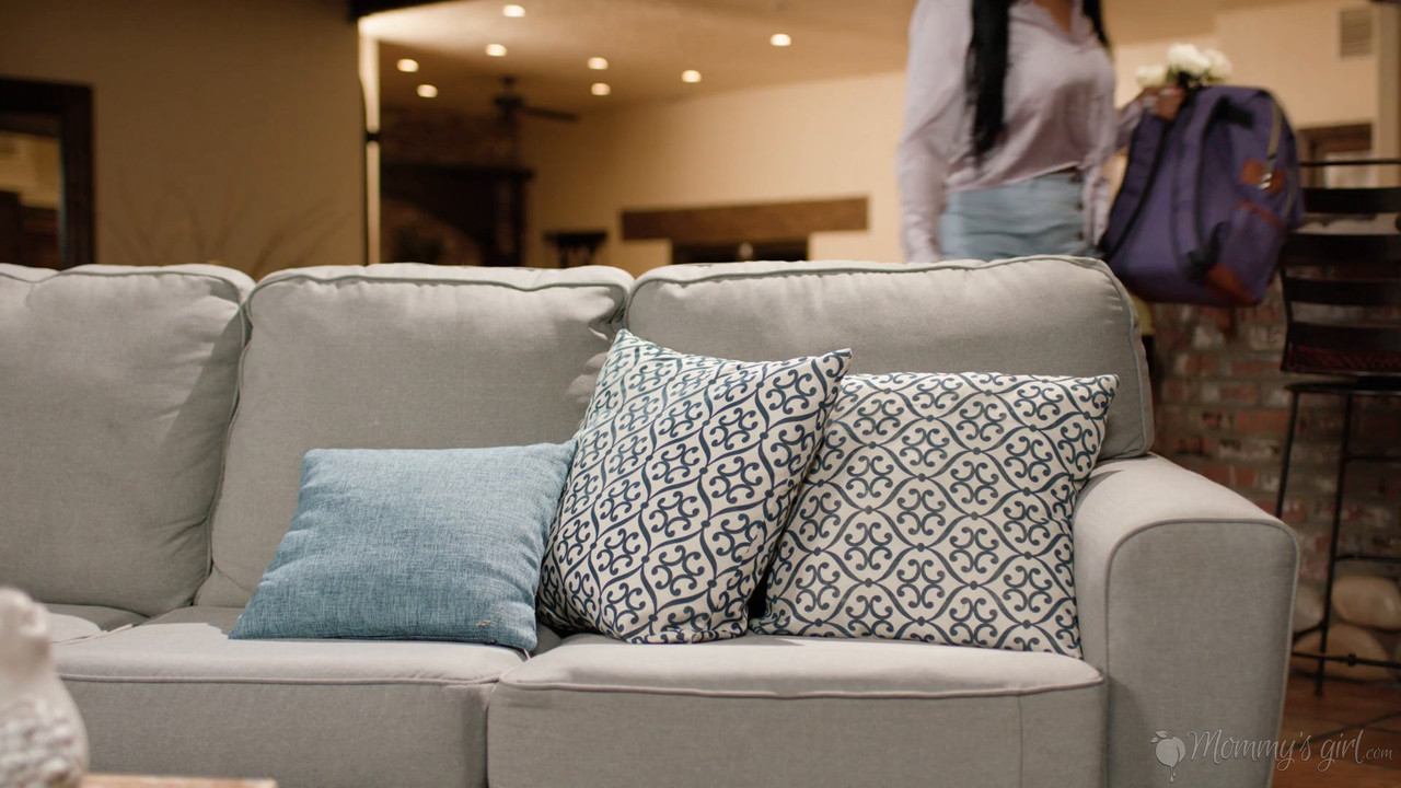 Jennifer White Scarlett Alexis Walk A Mile In Her Strap On MOMMYSGIRL mp4 0000 — Postimages