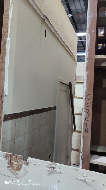 TAÍS SALAS P4 E 232x20x330 — Postimages