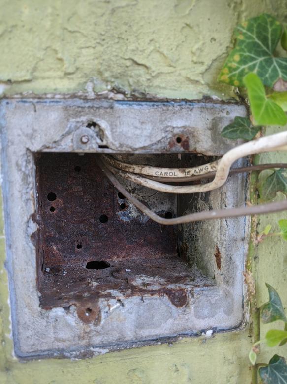 Very old Sealtite conduit broke off / conductor broke off / need PLAN B ...