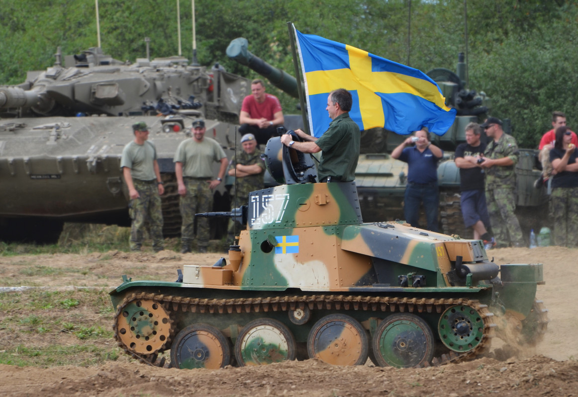 PRAGA AH-IV sv Strv m 37 - Real Armour - Britmodeller.com