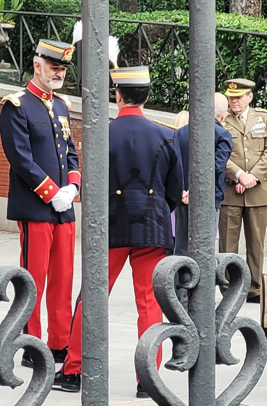 Coronel y general — Postimages