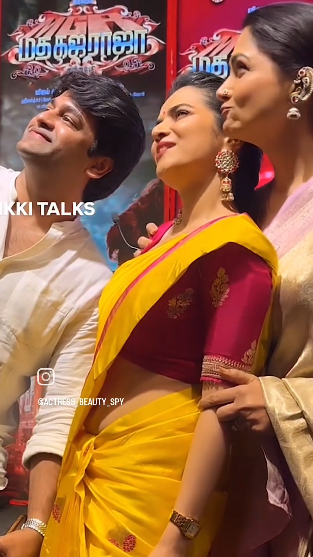 Divyadharshini Sexy navel in yellow saree mp4 snapshot 00 52 593 — Postimages