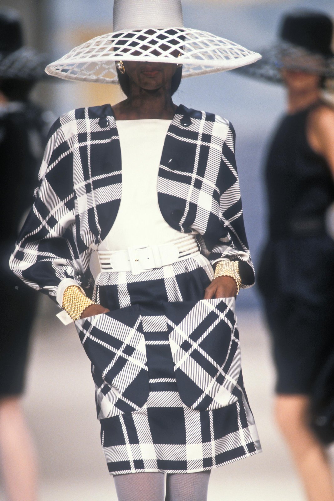Fashion Classic: V A L E N T I N O Haute Couture Spring/Summer 1990 ...