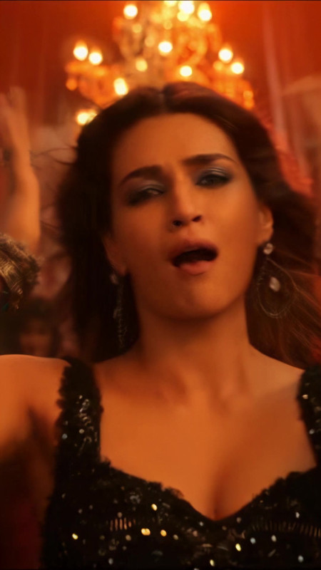 Bansuri Kriti Sanon Vertical Slow Mo Edit 32 — Postimages
