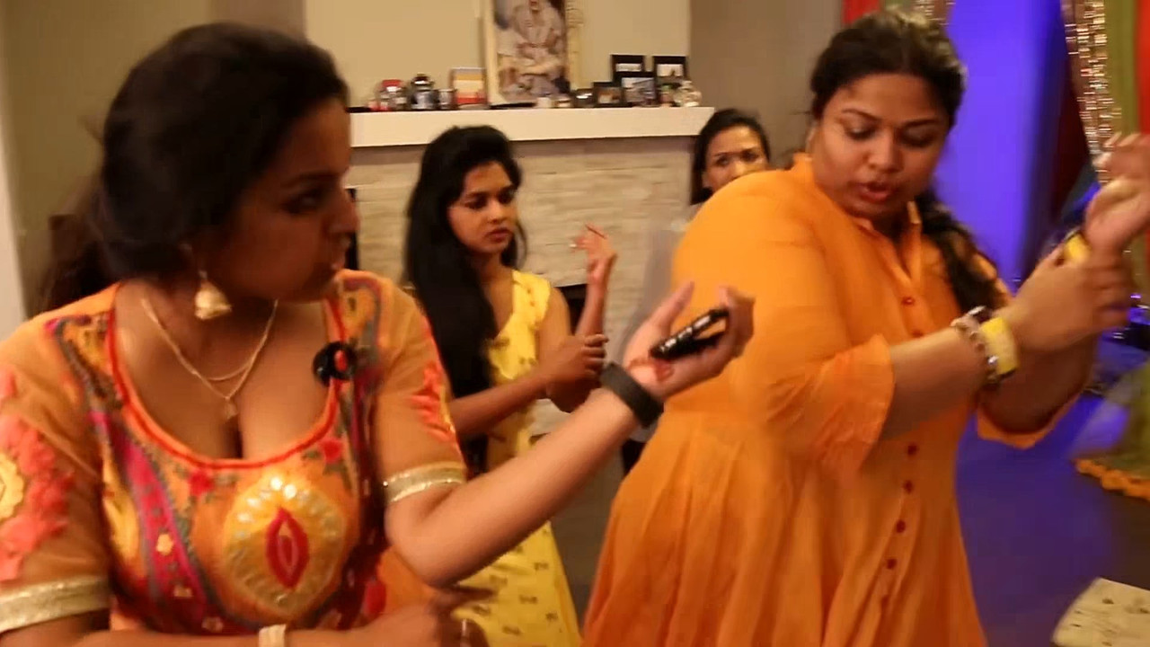 Cute Desi Girl Huge Cleavage